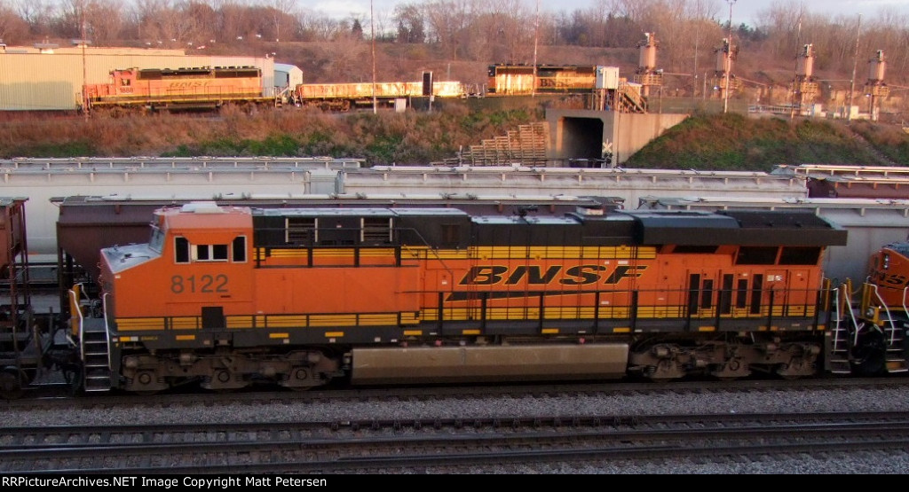 BNSF 8122